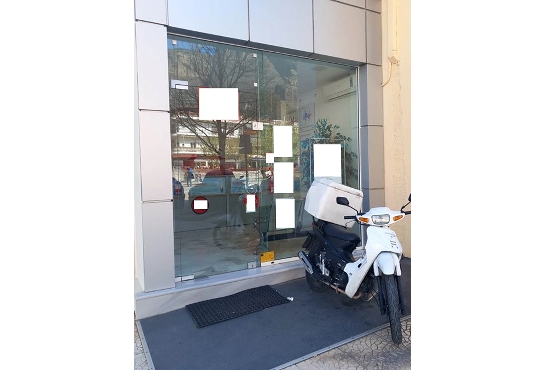 Κατάστημα με Αποθήκη Υπογείου - ΤΚ-61 - Τράπεζα Θεσσαλίας